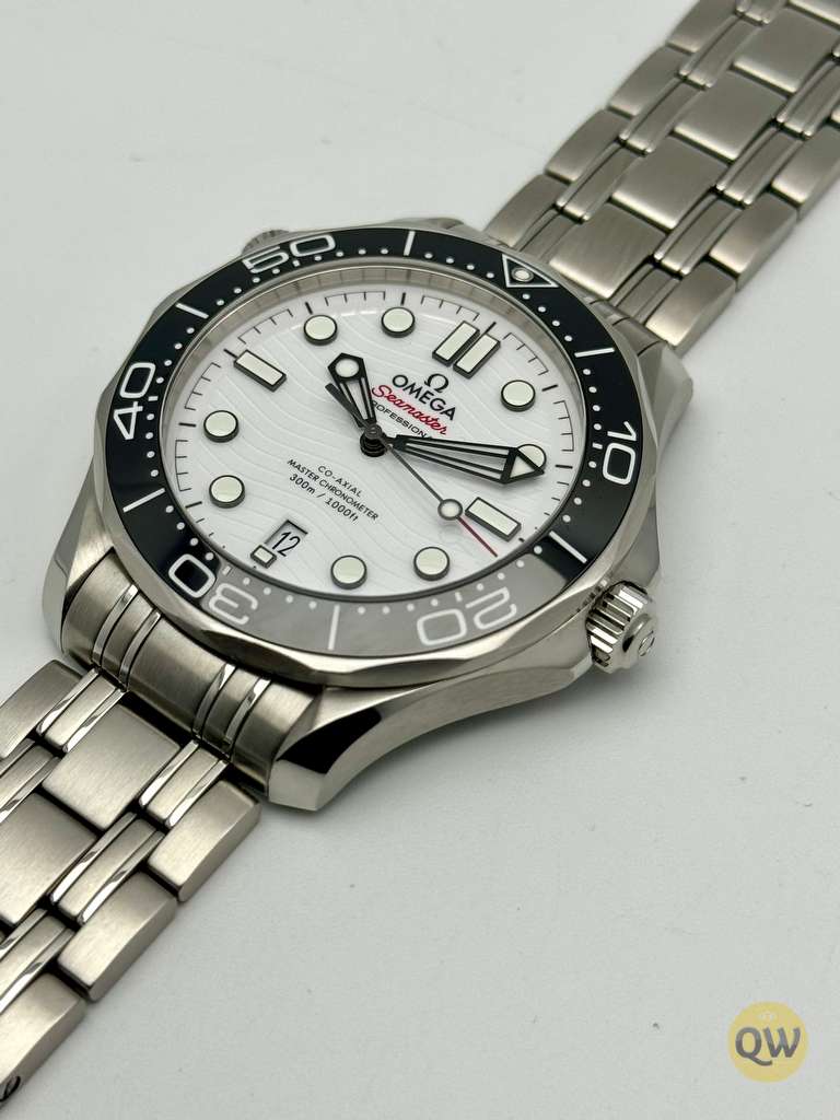 Omega Seamaster White Professional 300M Diver Co-Axial Master Chr