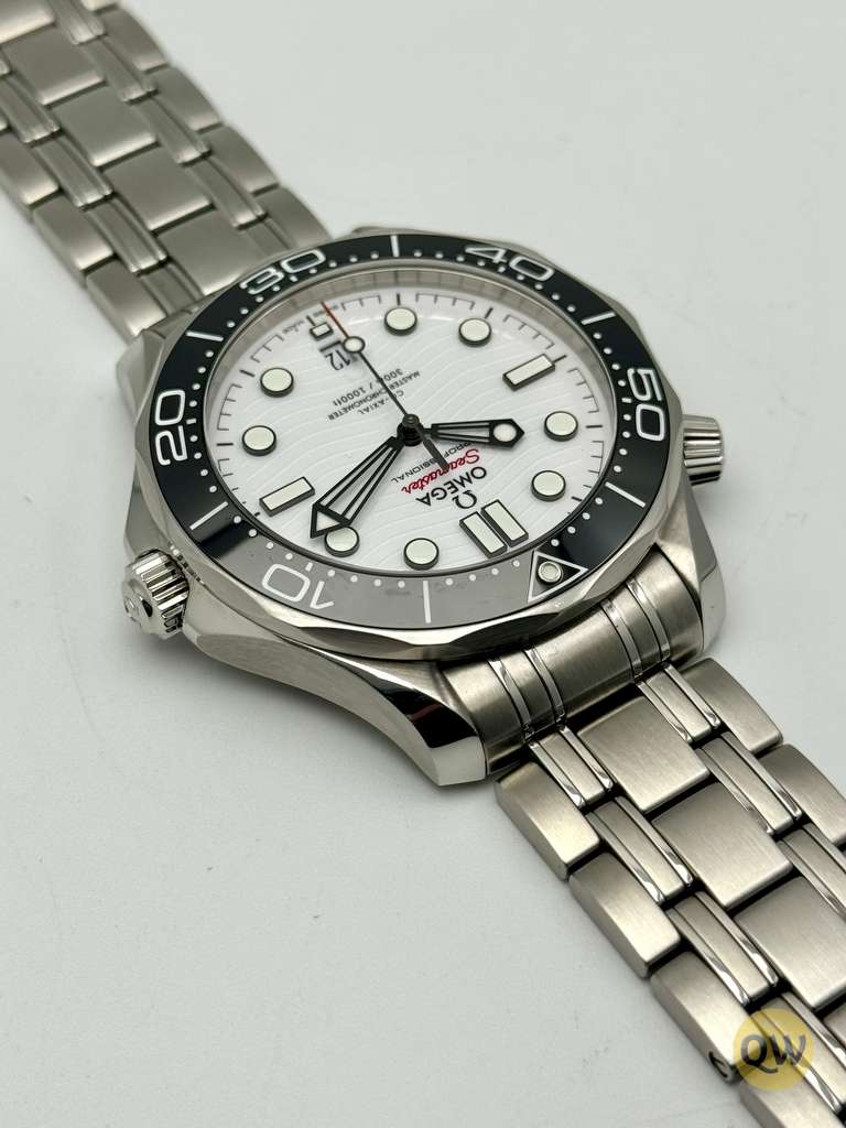 Omega Seamaster White Professional 300M Diver Co-Axial Master Chr